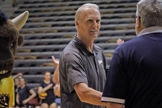 Men’s volleyball coach Garth Pischke reflects after winning 1,300th ...