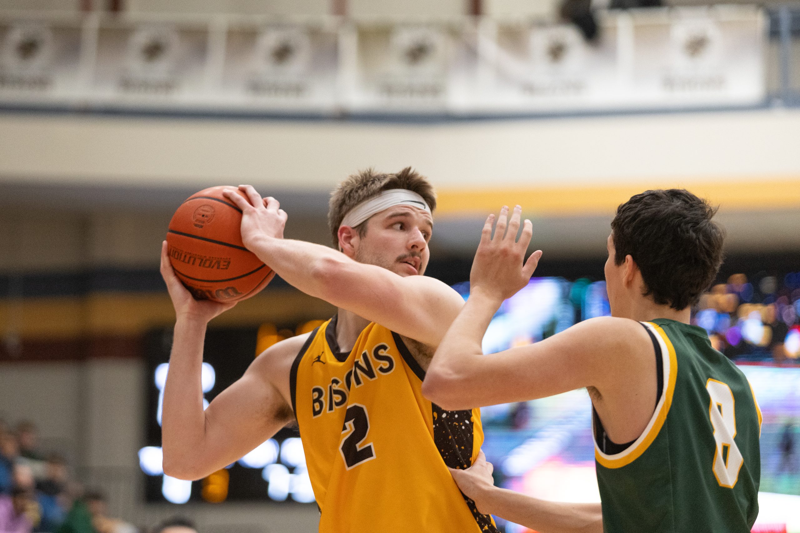 Bisons basketball falls prey to Thunderbirds | The Manitoban
