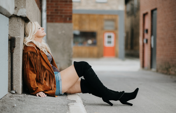 Canadian country singer’s debut album achieves acclaim | The Manitoban